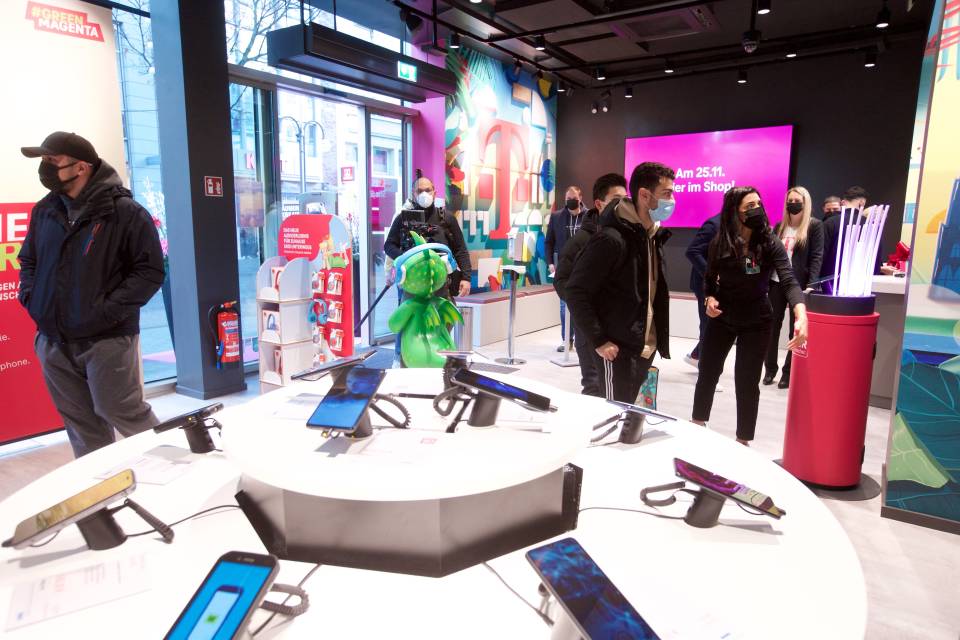 Telekom eröffnet neuen Flagship Store in Köln - telecom-handel.de
